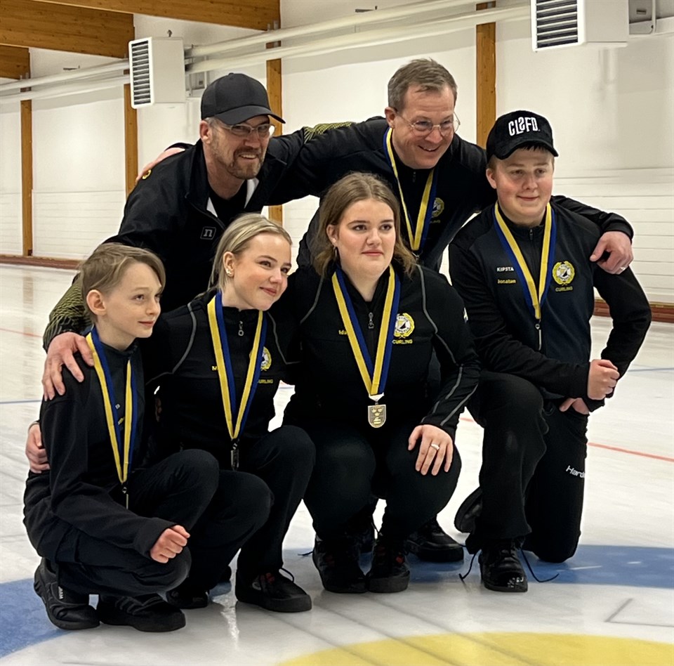 IK Fyris tar silver | IK Fyris Curling-ungdom | laget.se